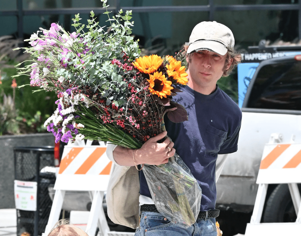 Flower Power Daily | “Bear” star Jeremy Allen White is a Proud Flower ...
